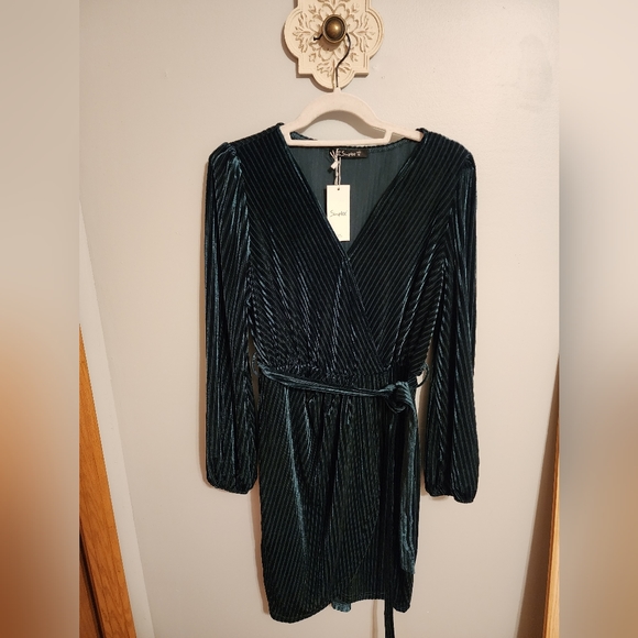 Simplee Apparel | Dresses | Simplee Velvet Long Sleeve Midi Dress ...